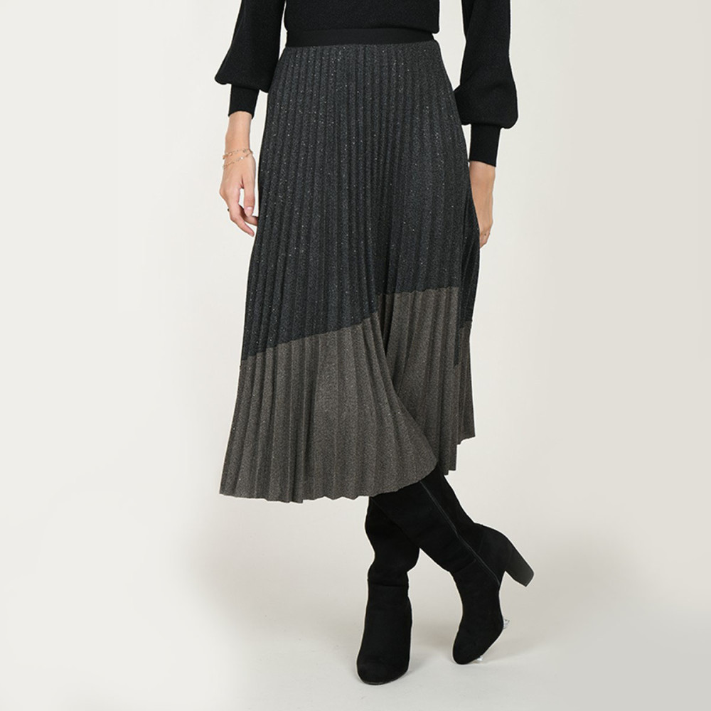 Colorblock Pleated Midi Skirt in Black | Wantable
